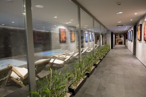 Sauna, banheira de hidromassagem, hammam, massagens