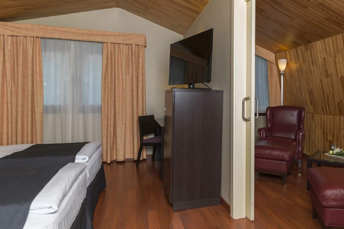Roupas de cama premium, camas Tempur-Pedic, frigobar, cofres nos quartos