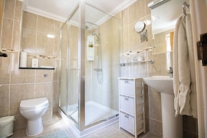 Quarto Duplo ou Twin Superior | Casa de banho | Artigos de higiene pessoal grátis, toalhas fornecidas