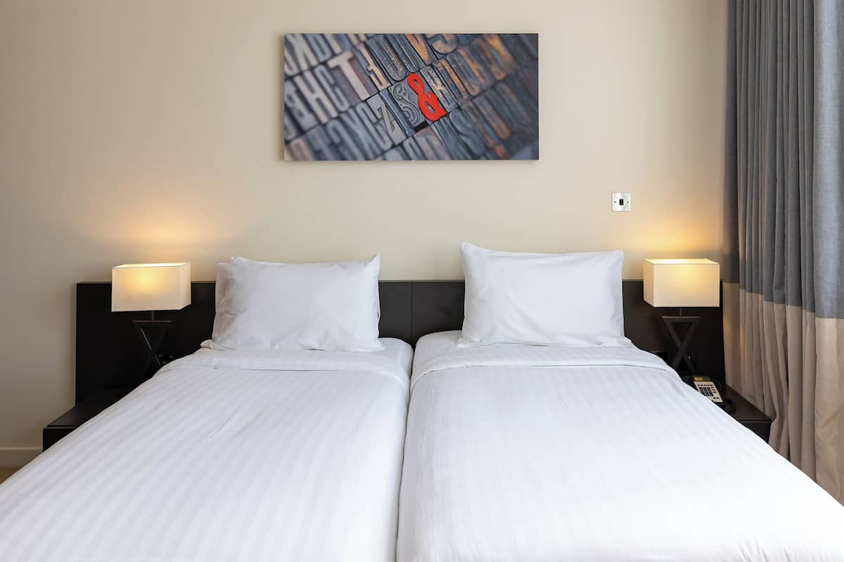 Cofre no quarto, quartos insonorizados, ferro/tábua de engomar