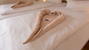 Cofres nos quartos, escrivaninha, Wi-Fi de cortesia, roupa de cama