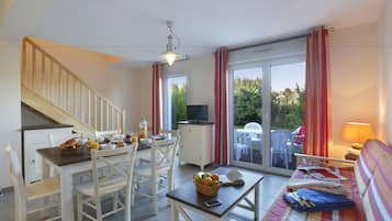 Casa, 2 quartos (For 6) | Sala de estar | Televisor