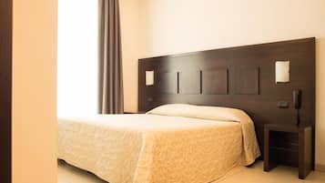 Roupas de cama antialérgicas, frigobar, cofres nos quartos