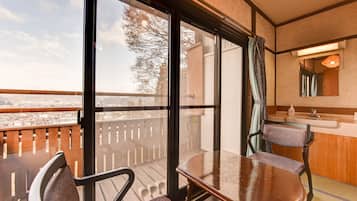 Quarto tradicional (Standard Japanese-Style Room) | Vista para a cidade