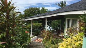 Banyan AC Hillside Cottage