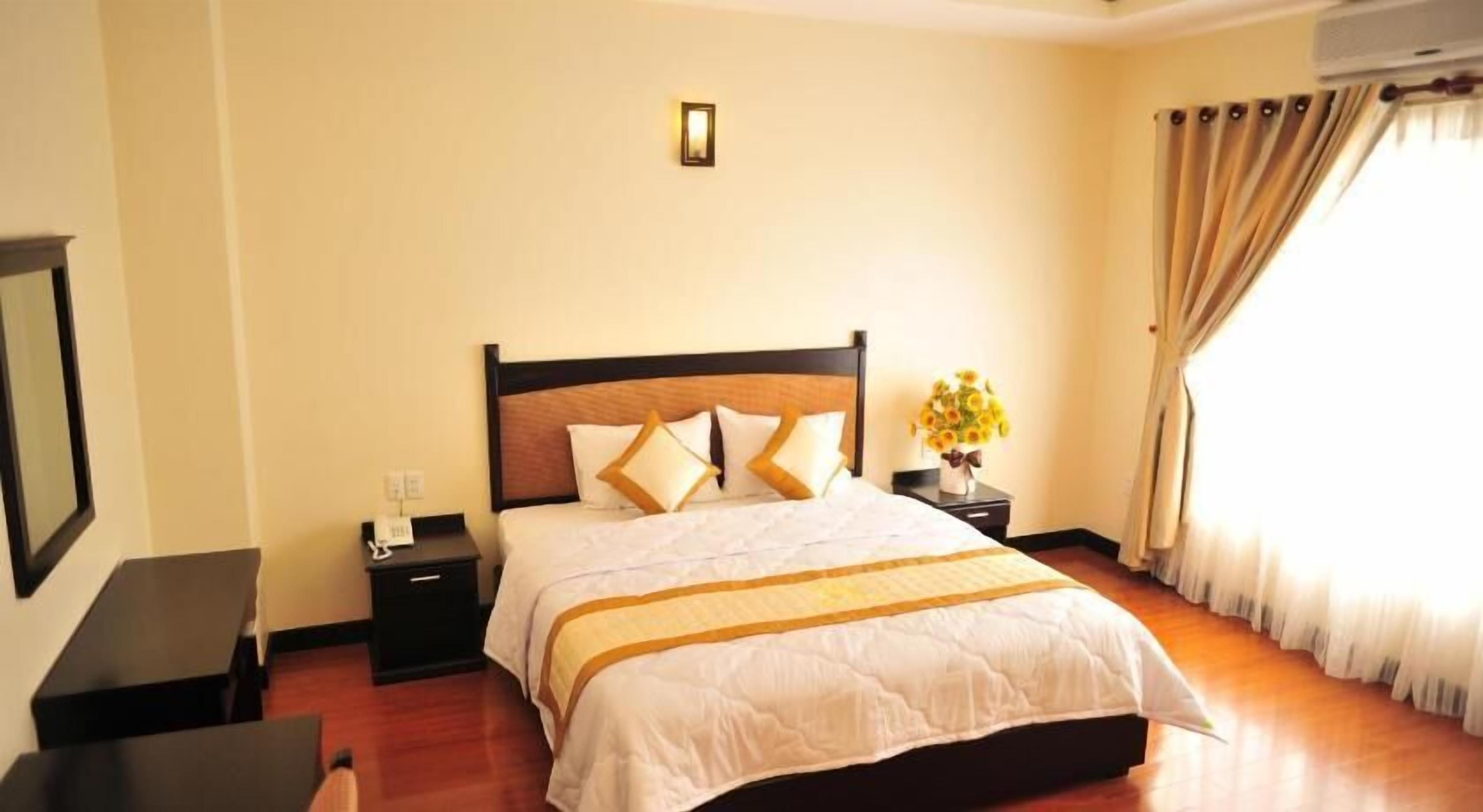 Minibar, cofre no quarto, Wi-fi grátis, roupa de cama fornecida 