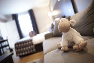 Quarto Duplo Executivo, 1 cama queen-size | Kitchenette privada | Um frigorífico, um micro-ondas, uma placa de cozinha