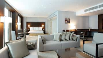 1 quarto, frigobar, cofres nos quartos, escrivaninha