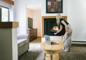 Suíte, 1 quarto | Roupas de cama antialérgicas, ferros/tábuas de passar roupa