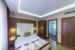 Quarto Duplo ou Twin Standard | Minibar, cofre no quarto, com mobília individualizada, secretária