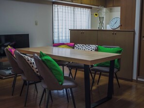 Quarto Quádruplo Familiar, não fumadores (Shared Bed after 4 pax, maisonette) | Secretária, cortinas/cortinados opacos, quartos insonorizados 