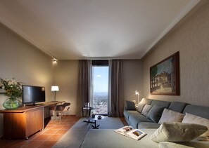 Roupas de cama premium, edredons de pluma, frigobar, cofres nos quartos