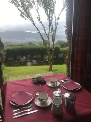 Pequeno-almoço tipo buffet diário incluído