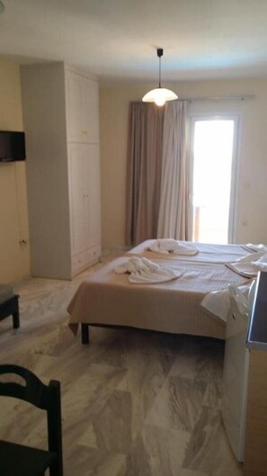 Studio for 3 adults | Cofre no quarto, cortinas/cortinados opacos, quartos insonorizados 