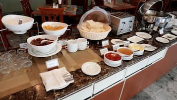 Pequeno-almoço tipo buffet diário mediante uma taxa