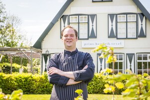 Pequenos-almoços, almoços, jantares servidos, cozinha internacional 