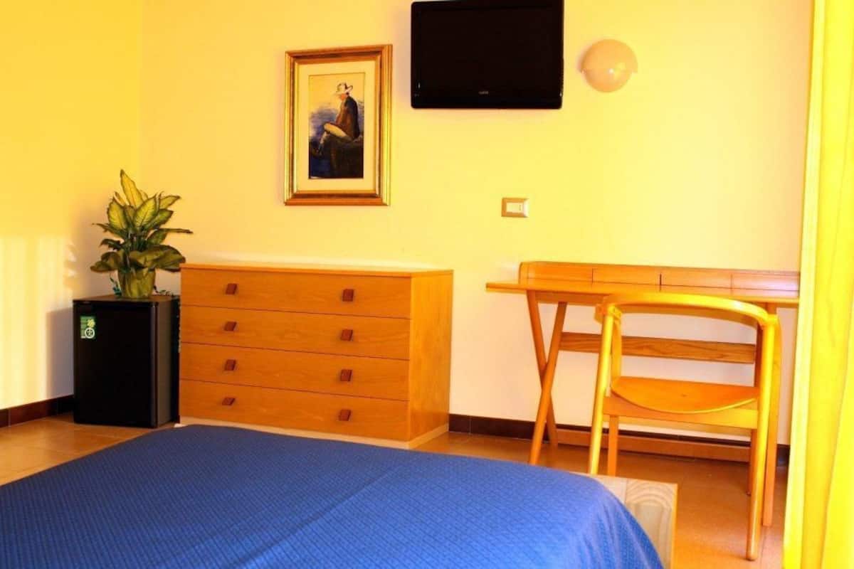 Minibar, Wi-fi grátis, roupa de cama fornecida