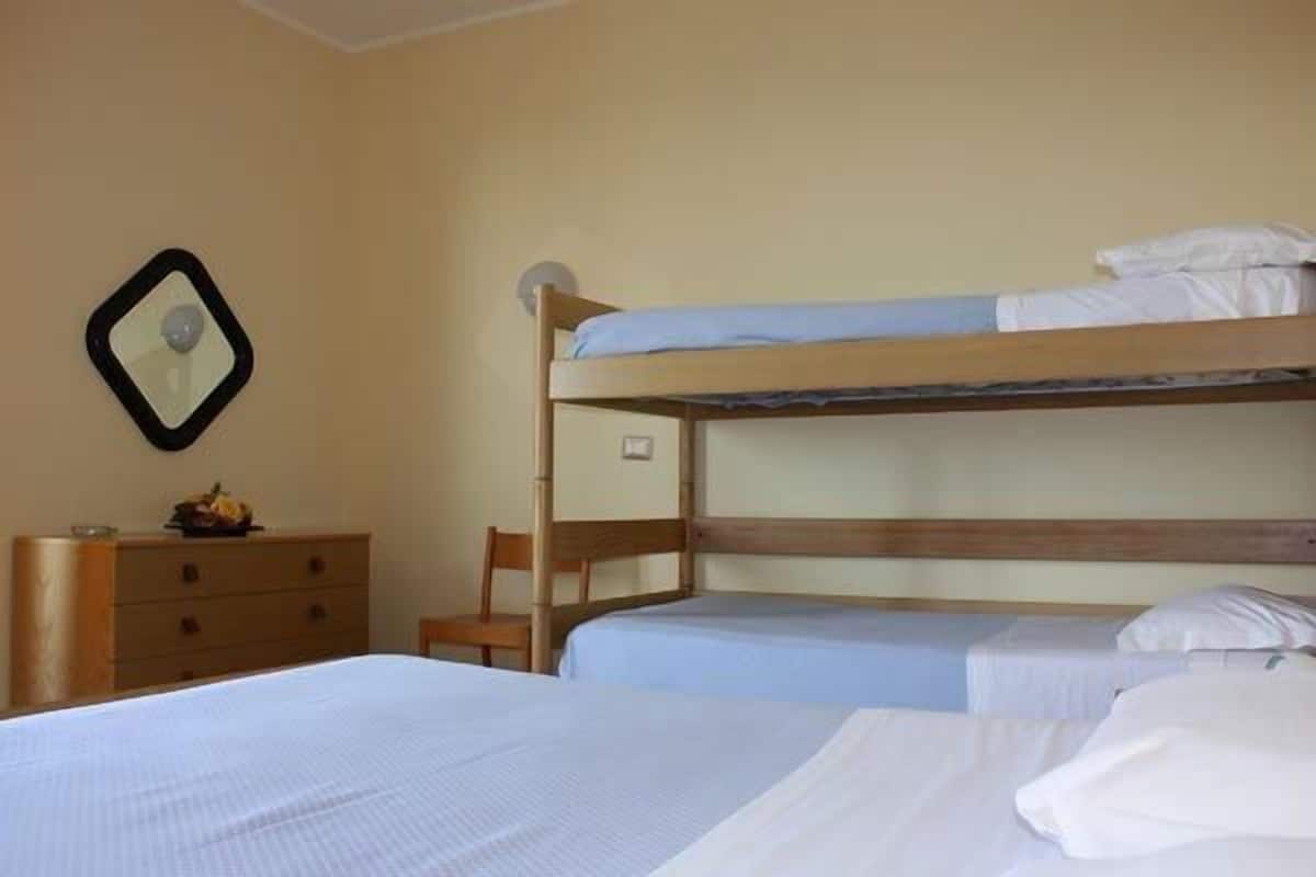 Minibar, Wi-fi grátis, roupa de cama fornecida