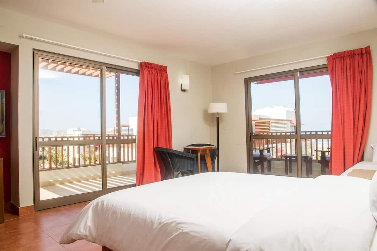 Cofres nos quartos, roupa de cama