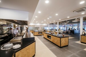 Café da manhã com buffet todos os dias mediante uma taxa