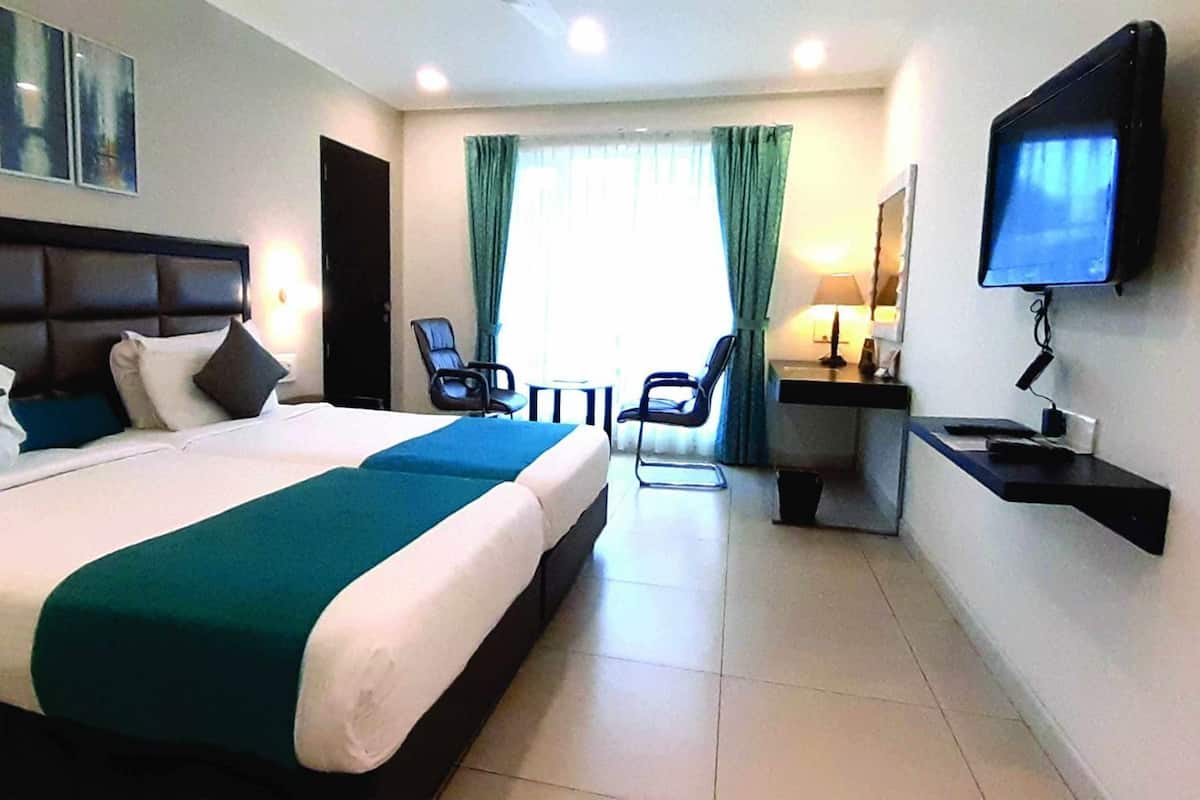 Roupas de cama premium, frigobar, cofres nos quartos, escrivaninha