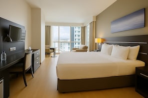 Quarto premium, 1 cama King (Business) | Cofres nos quartos, individualmente mobiliados, escrivaninha
