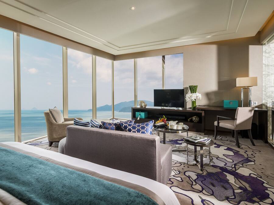 Suíte presidencial | Roupas de cama premium, edredons de pluma, frigobar, cofres nos quartos