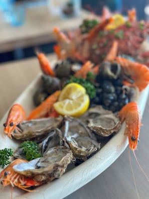Pequenos-almoços, almoços e jantares servidos 