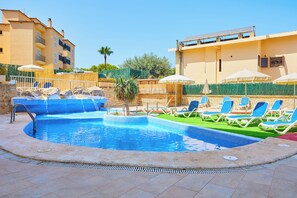 2 piscinas exteriores, espreguiçadeiras 