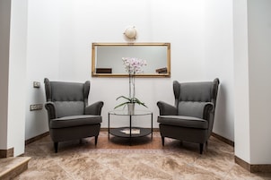 Área de estar no saguão