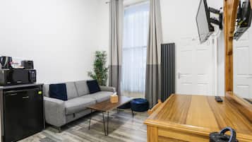 Apartamento Standard, 1 quarto | Sala de estar | Televisor LCD