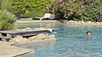 Piscina externa, piscina infinita