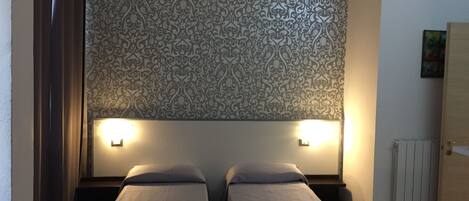 Quarto Duplo Standard | Secretária, Wi-fi grátis