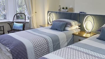 Quarto Twin | Com decoração personalizada, com mobília individualizada
