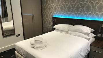 Quarto Duplo, casa de banho anexa (shared toilet)