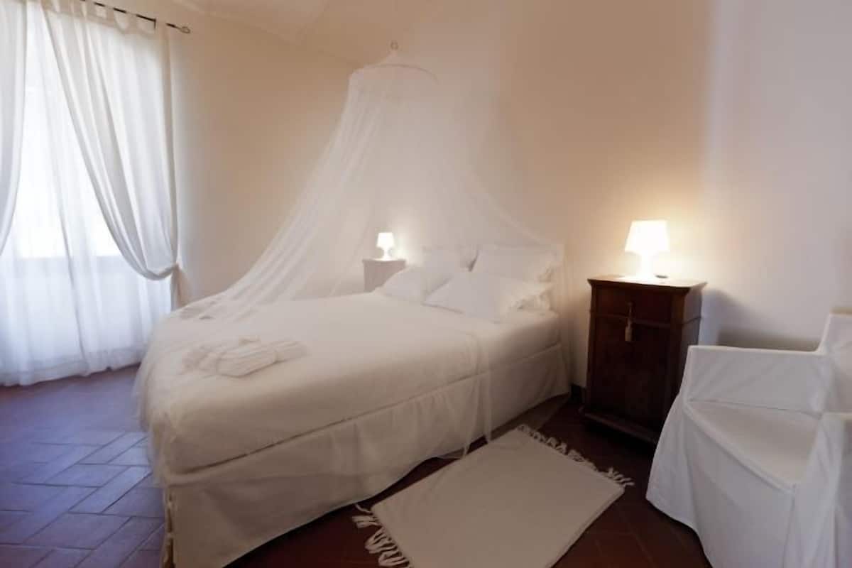 Suite Júnior, casa de banho privativa | 1 quarto, roupa de alta qualidade, edredões de penas, cofre no quarto