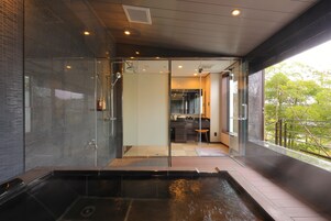 Suíte, para não fumantes (with Silver hot springs) | Banheiro | Produtos de toalete grátis, secador de cabelo, chinelos, bidê