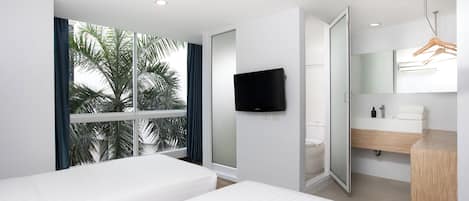 Quarto duplo standard | Frigobar, cofres nos quartos, escrivaninha, Wi-Fi de cortesia