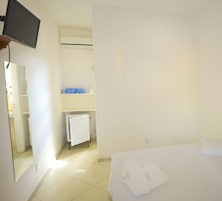 Quarto casal, no piso térreo | Frigobar