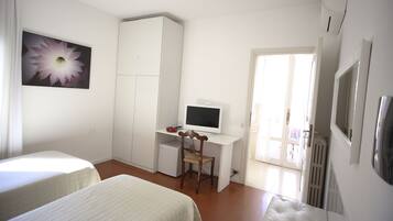 Quarto Duplo Clássico para 1 Pessoa, vista para o jardim | Minibar, cofre no quarto, com mobília individualizada, secretária