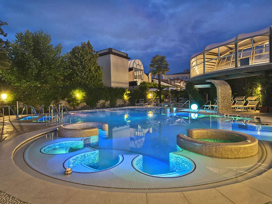 Banheira de hidromassagem exterior