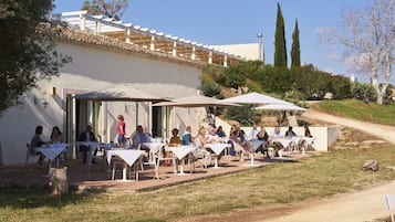3 bares/lounges