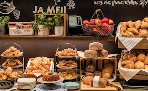 Pequeno-almoço continental diário (13.90 GBP por pessoa)