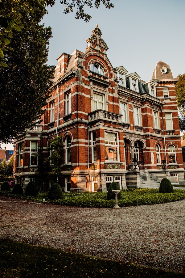 'T Kasteel En 'T Koetshuys - Veurne