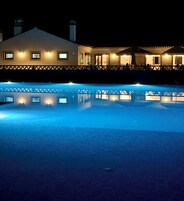 Piscina exterior sazonal, da(s) 9:00 à(s) 21:00, espreguiçadeiras