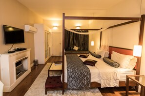 Quarto Duplo | Minibar, secretária, roupa de cama fornecida 