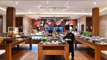 Pequeno-almoço tipo buffet diário mediante uma taxa