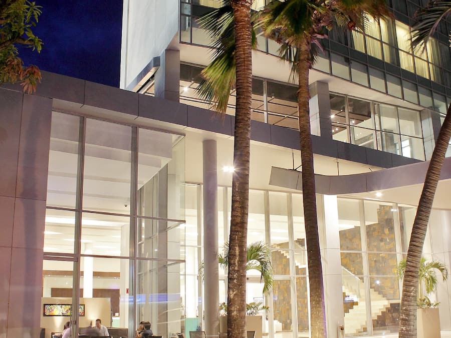 Fachada do alojamento (tarde/noite)