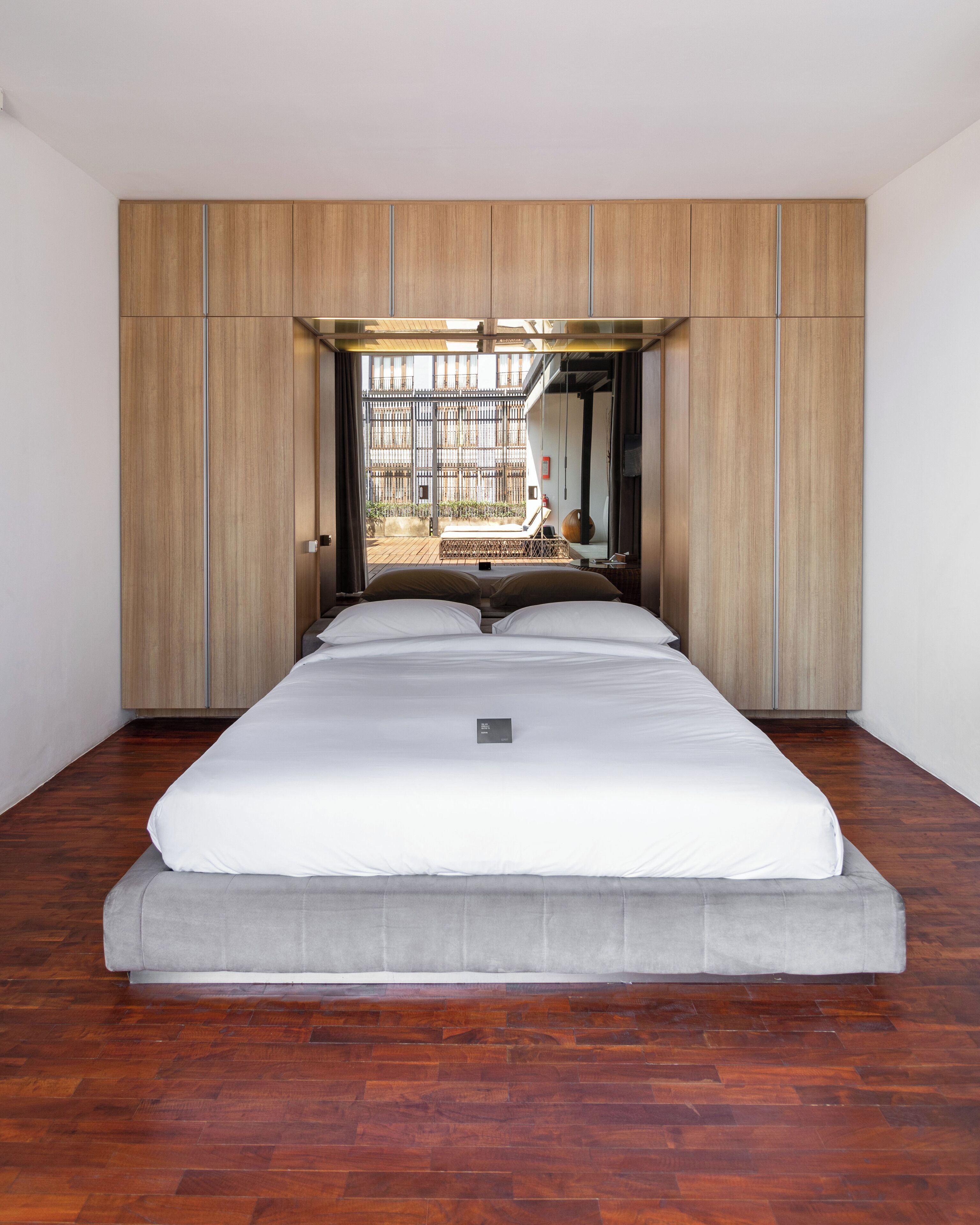 Roupas de cama premium, frigobar, cofres nos quartos, escrivaninha