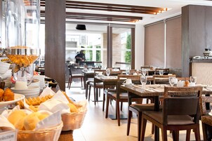 Café da manhã com buffet todos os dias mediante uma taxa